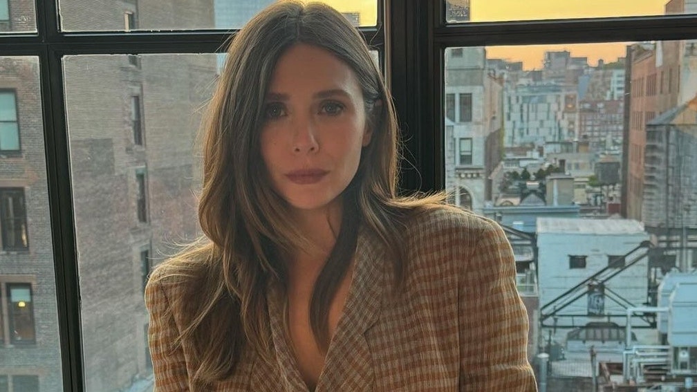 Wearing The Row, Elizabeth Olsen Is a Proud Sister | World Wire Times