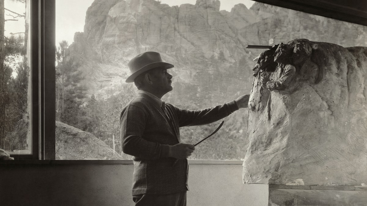On this day in history, October 4, 1927, Mount Rushmore's moment of ...