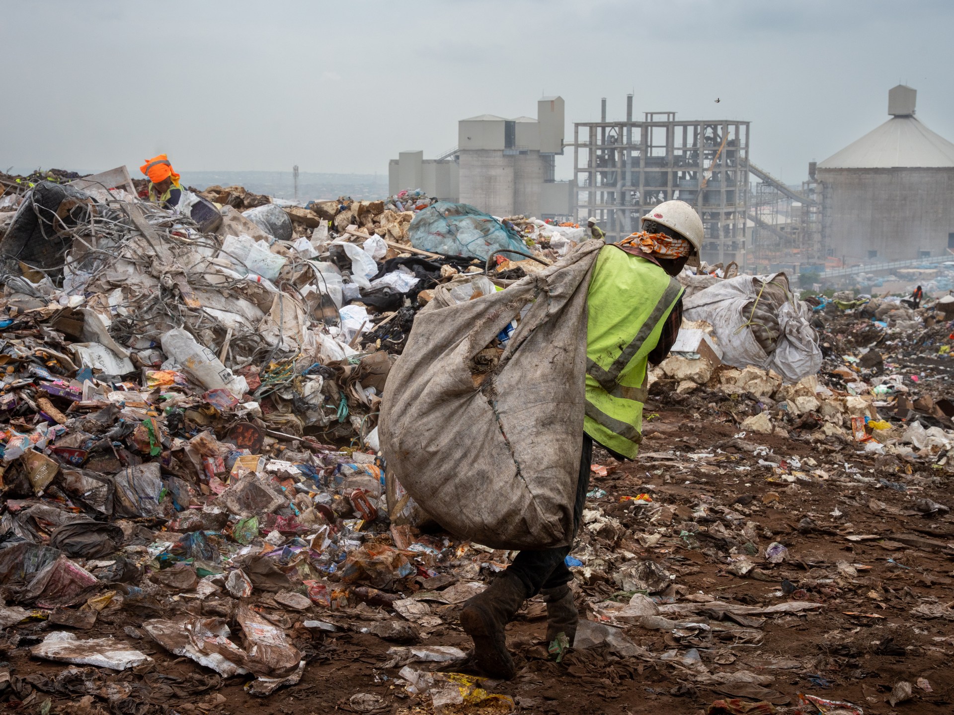 Ghana’s waste pickers brave mountains of plastic – and big industry ...