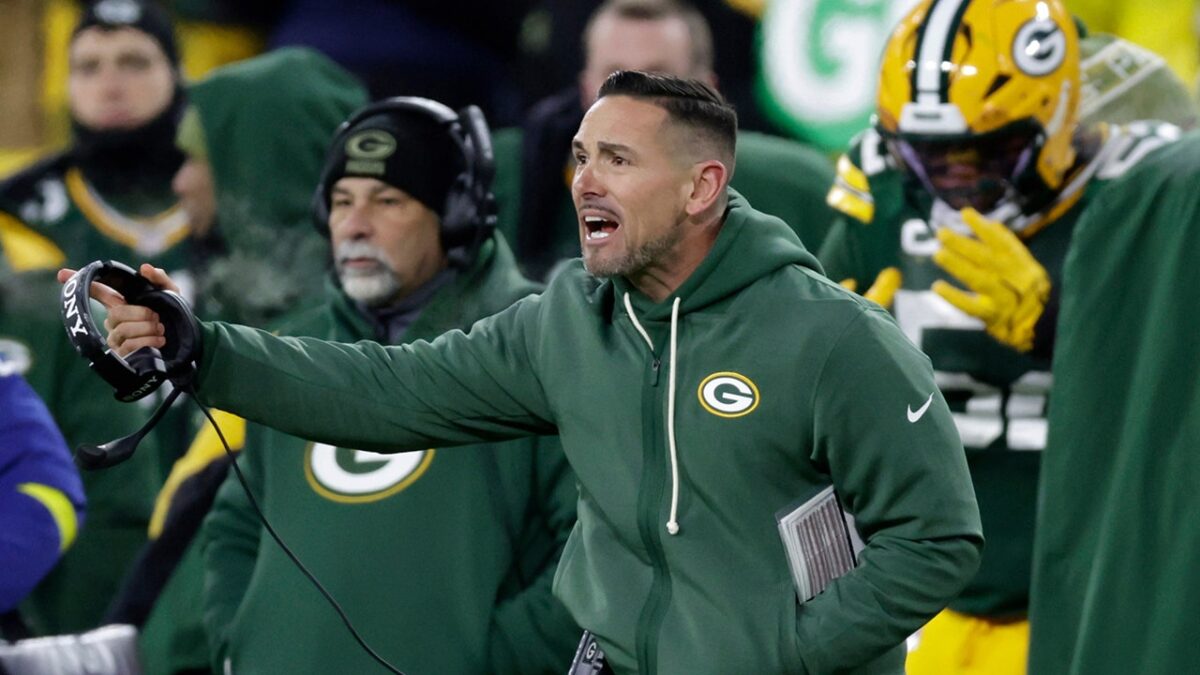 Packers, Bears head coaches share icy postgame handshake following NFC ...